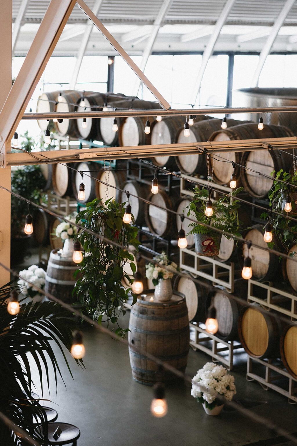 Downtown Portland Wedding at Coopers Hall PDX - Analy Photo| Oregon ...