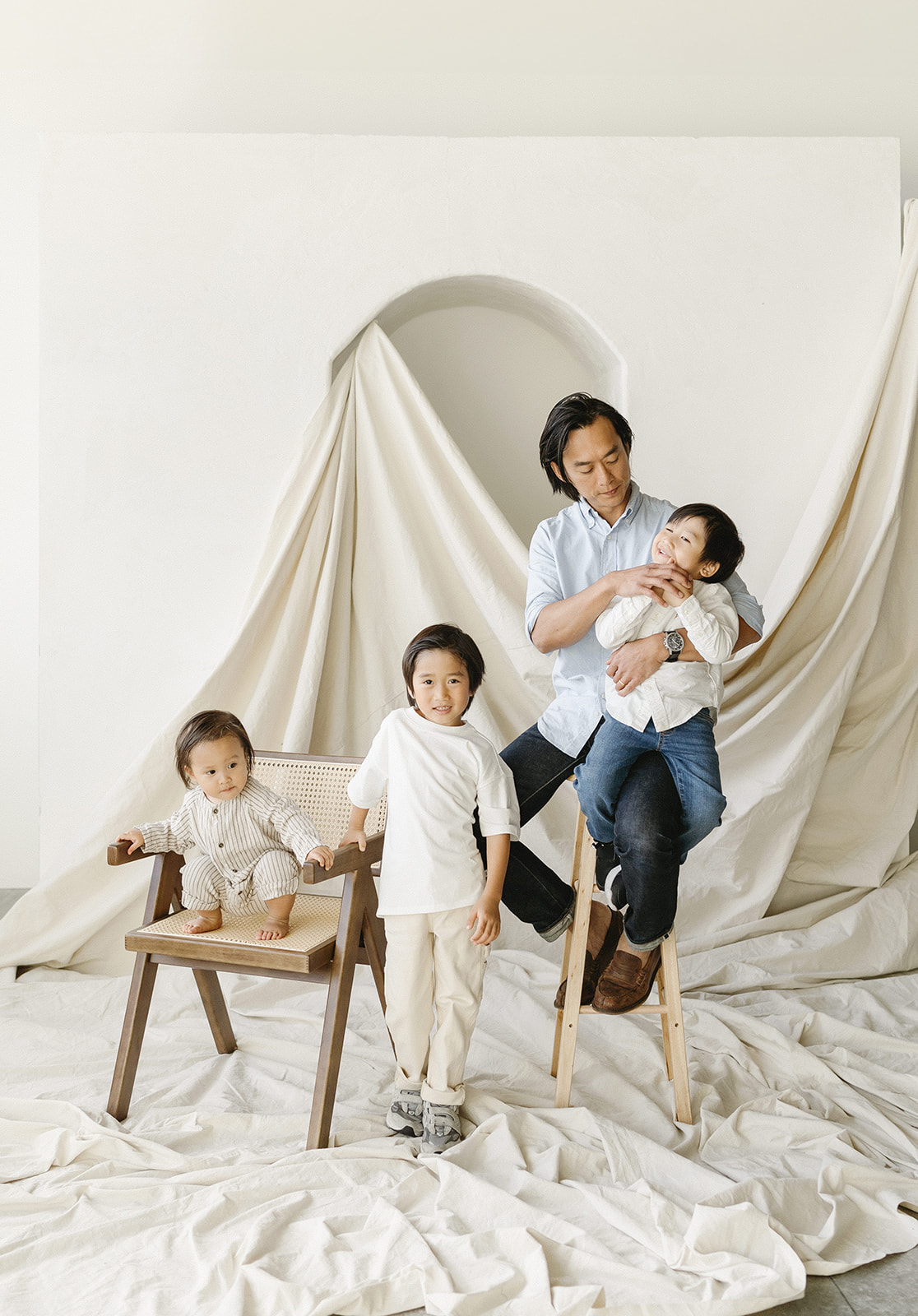 A Modern Studio Family Photoshoot at Cream Creative Space - Analy Photo ...